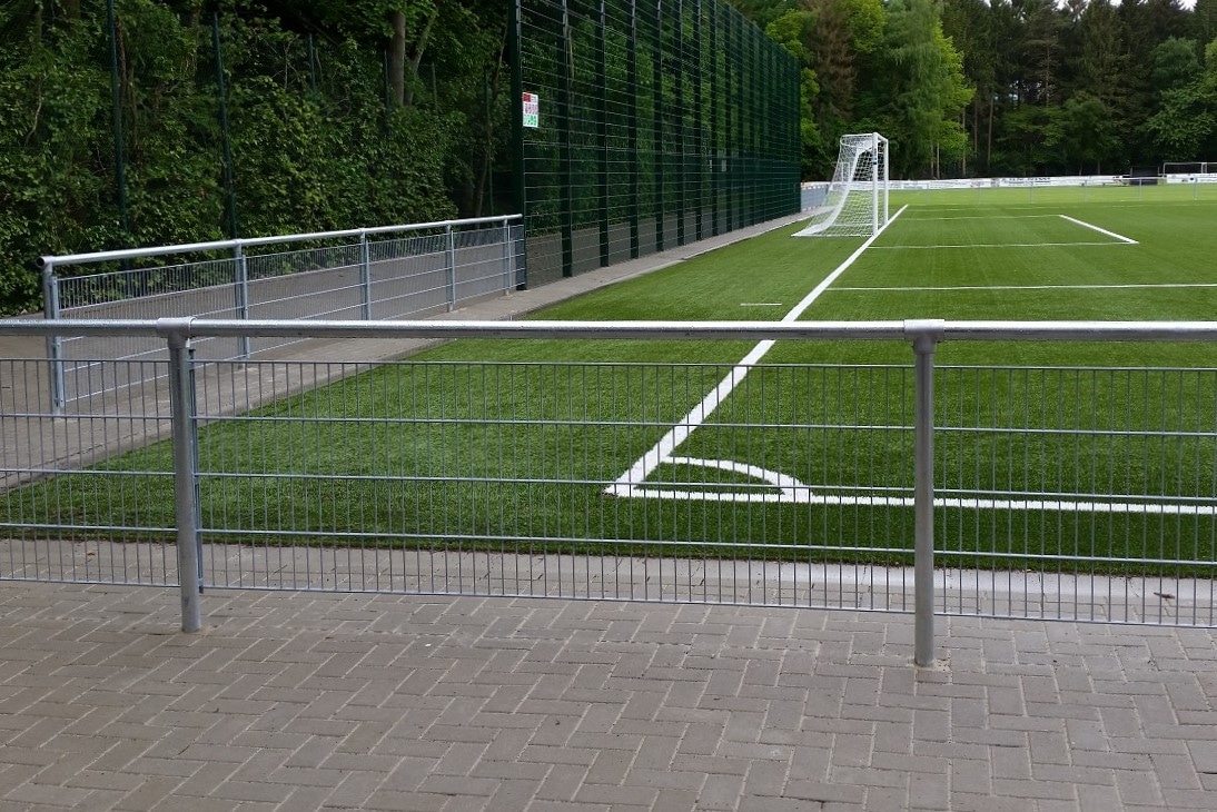 Barrier with board advertising || artec®